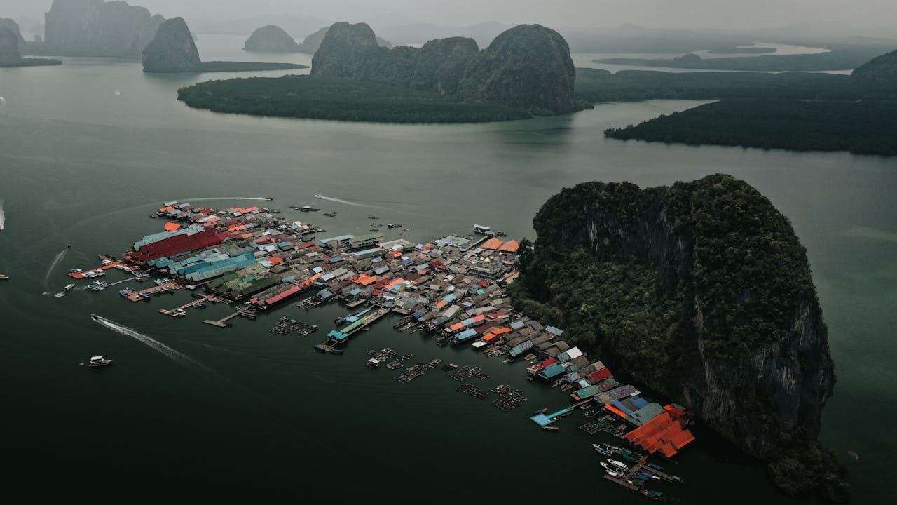Phang Nga Bay Guide: Caves, Kayaking & Day Trips (2025)