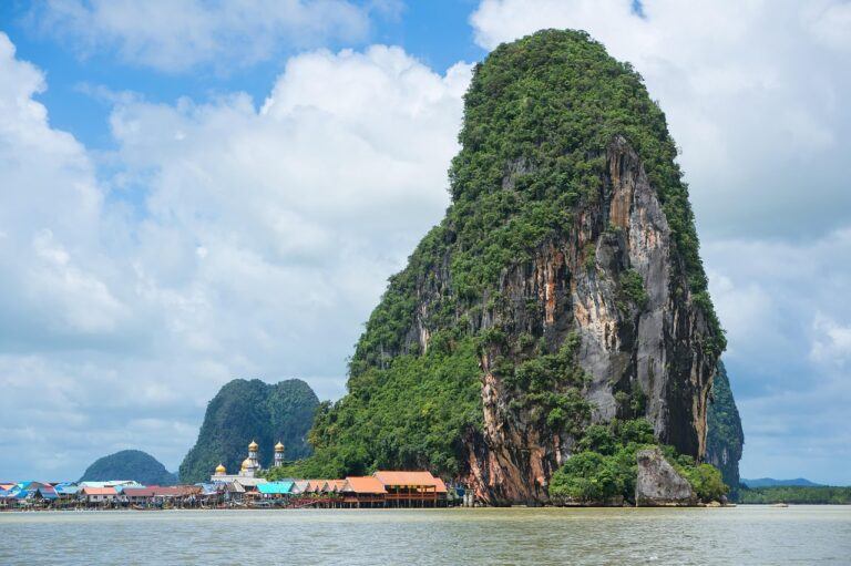 Phang Nga Bay Guide: Caves, Kayaking & Day Trips (2025)